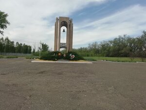 Братская могила павших солдат во времена ВОВ (Rostov Region, Kamenskiy rayon, Krasnovskoye selskoye poseleniye, khutor Vishnevetskiy), anıt, heykel  Rostovskaya oblastından