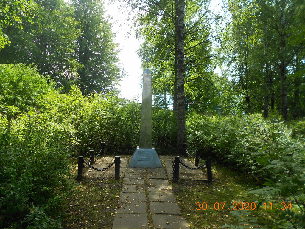 Anıt, heykel Обелиск в память 32-х воинов и партизан, Smolenskaya oblastı, foto