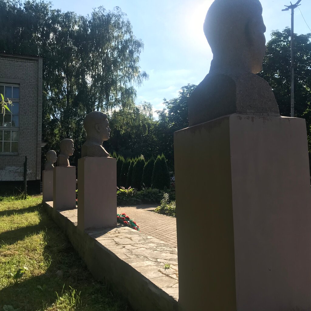 Anıt, heykel Бюст Постевому С.И., Trubçevsk, foto