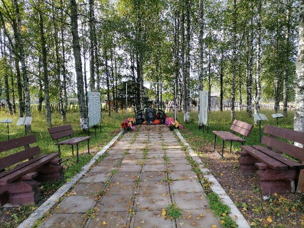 Anıt, heykel Участникам Великой Отечественной войны, оборонных работ и труженикам тыла, Arhangelskaya oblastı, foto