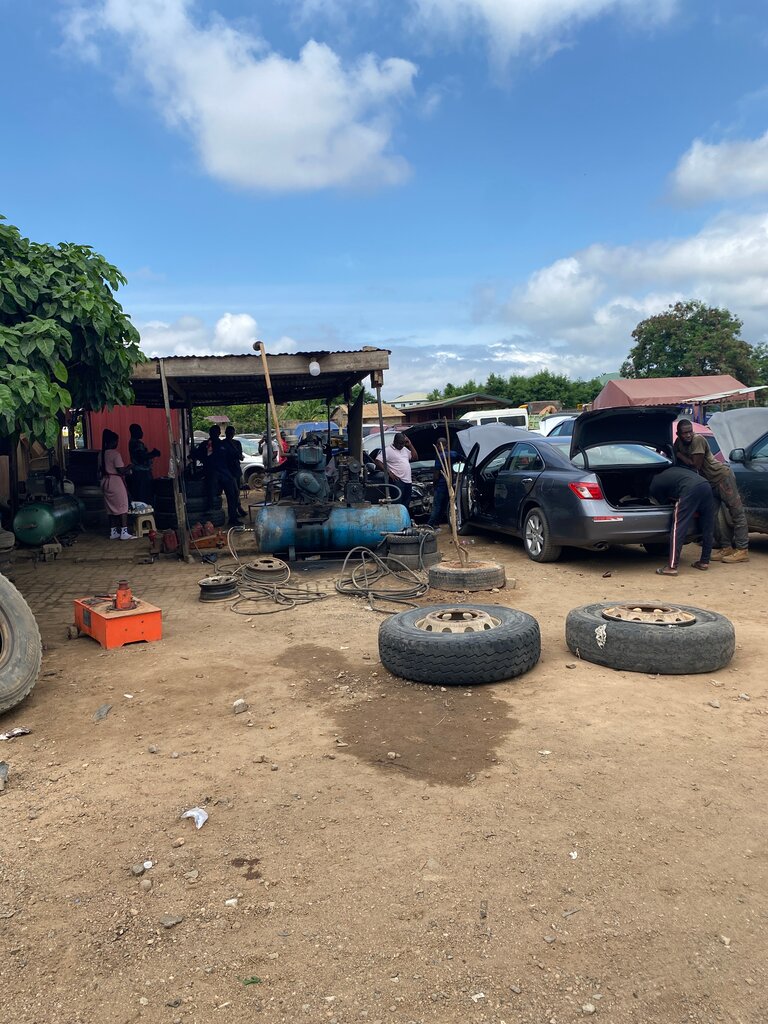 Oto lastik tamiri S3 Menhyia Automobile Shop, Dünya, foto