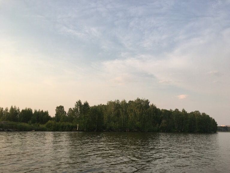 Dağ zirvesi скалы Тропника, Yekaterinburg, foto