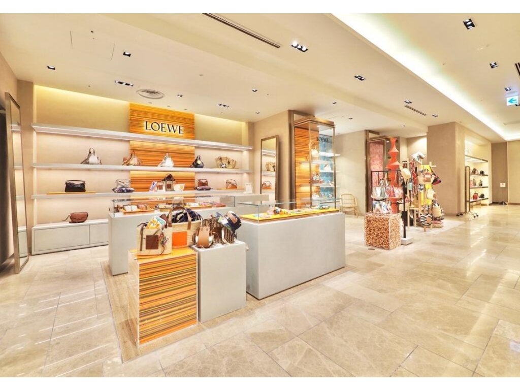 Kürk ve deri giyim mağazaları Loewe 銀座三越, Tokyo, foto