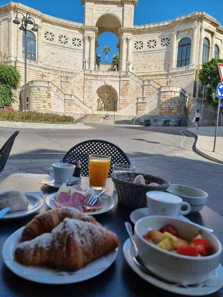 Turistik yerler бастион, Cagliari, foto