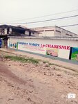 Complexe scolaire le charisme (Brazzaville, Commune de Poto-Poto, Paul Kamba Street), ortaokul  Brazzaville'den