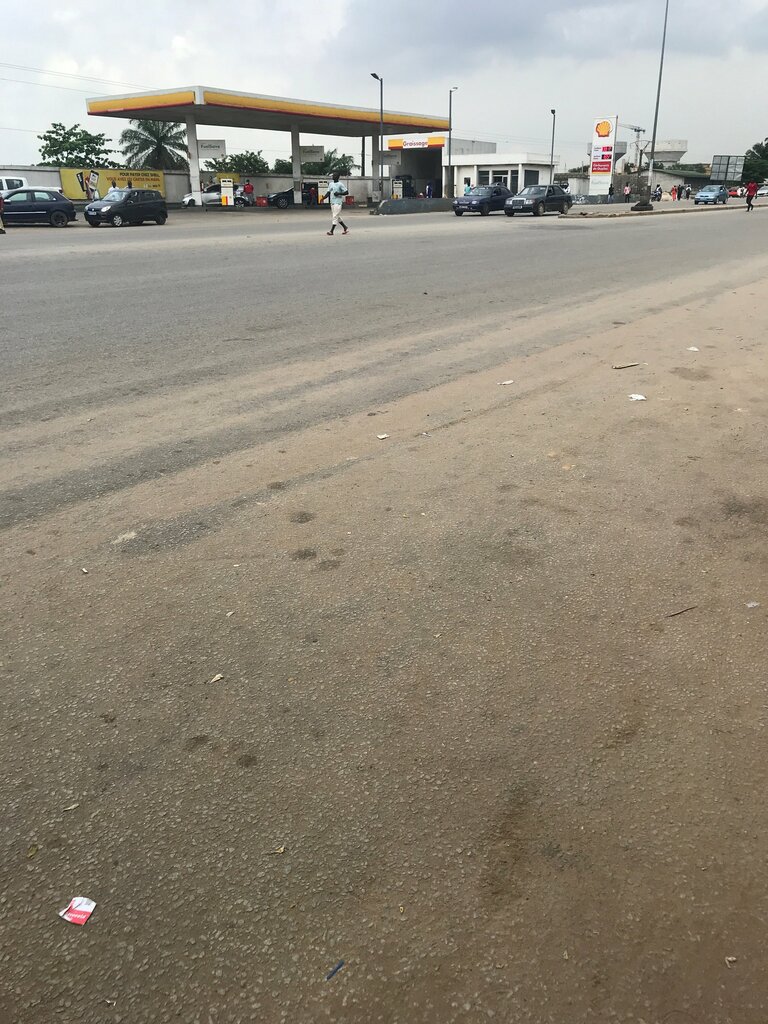 Benzin istasyonu Shell, Abican, foto