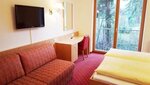 Gasthof Hotel Zur Goldenen Krone (Untere Landstraße 1,3511 Furth bei Göttweig,Krems,), otel  Aşağı Avusturya'dan