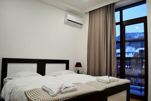 Hotel Three Penguins (kray Samtskhe-Dzhavakheti, Borjomi Municipality, Village of Bakuriani, ulitsa Tsakadze), otel