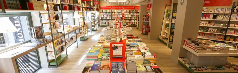 Kitap mağazaları Mondadori Point, Calabria, foto