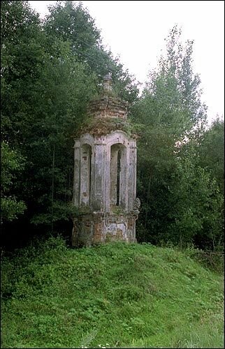 Katolik kiliseleri Часовня бывшей усадьбы Огинских Ганута 1765 г., Minskaya oblastı, foto