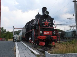 Паровоз-памятник ЭР-791-70 (Republic of Karelia, Medvezhyegorsk, Privokzalny rayon), teknoloji anıtı  Medvezhyegorsk'tan
