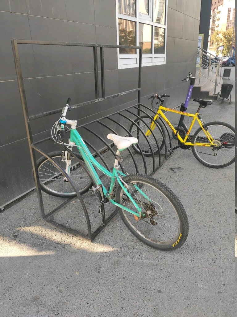 Bisiklet park yerleri Велопарковка, Tiumen, foto