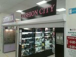 Fashion City (ulitsa Petrova No:34Б), tuhafiyeler  Verhniaya Pyşma'dan