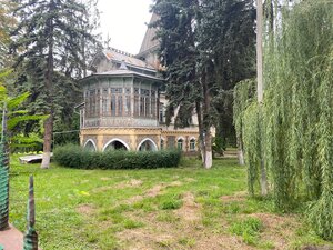 Дача Сталина (Kabardino-Balkarian Republic, Nalchik, Botanicheskiy sad KBGU), turistik yerler  Nalchik'ten