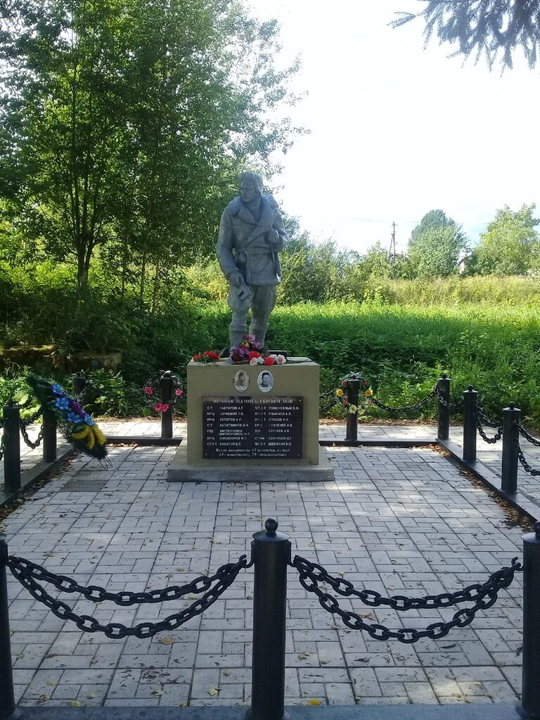 Anıt, heykel Братская могила, Pskovskaya oblastı, foto