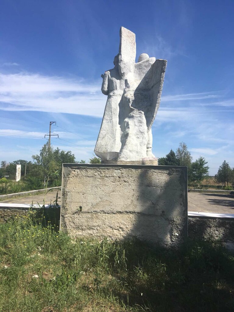 Anıt, heykel Братская могила и памятный знак, Kırım Cumhuriyeti, foto