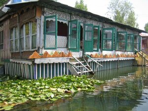 Island Hotel (Jammu and Kashmir, Srinagar), otel  Srinagar'dan