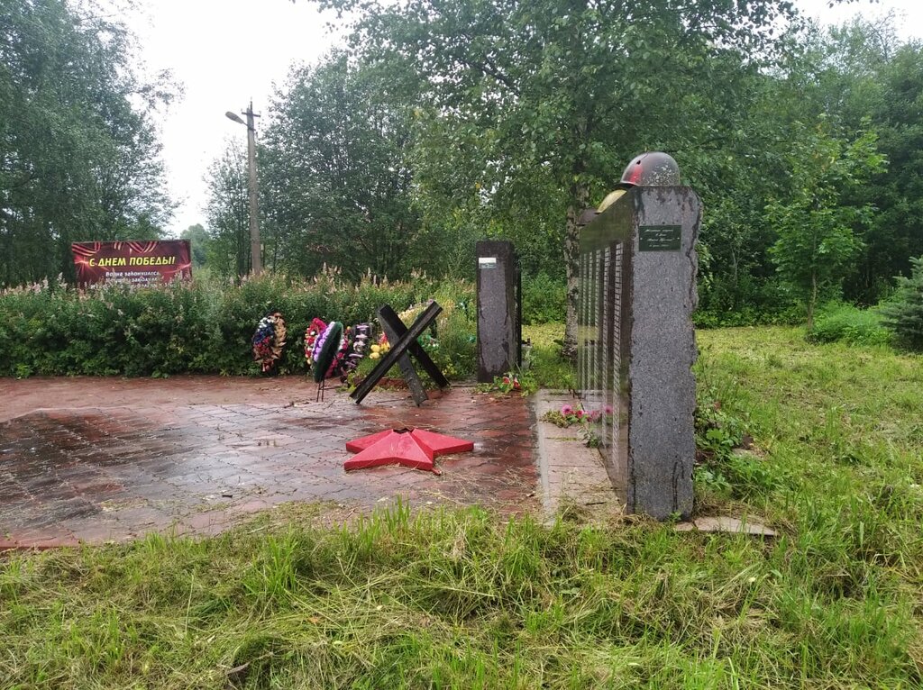 Anıt, heykel Погибшим землякам, Saint‑Petersburg ve Leningradskaya oblastı, foto