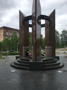 Памятник Воинам-землякам, погибшим в годы Великой Отечественной войны (Murmansk Region, Apatity, ploshchad Lenina), anıt, heykel  Apatity'den