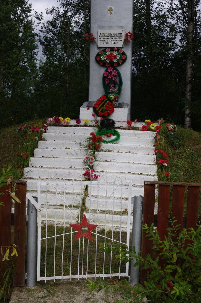 Anıt, heykel Братская могила, Saint‑Petersburg ve Leningradskaya oblastı, foto