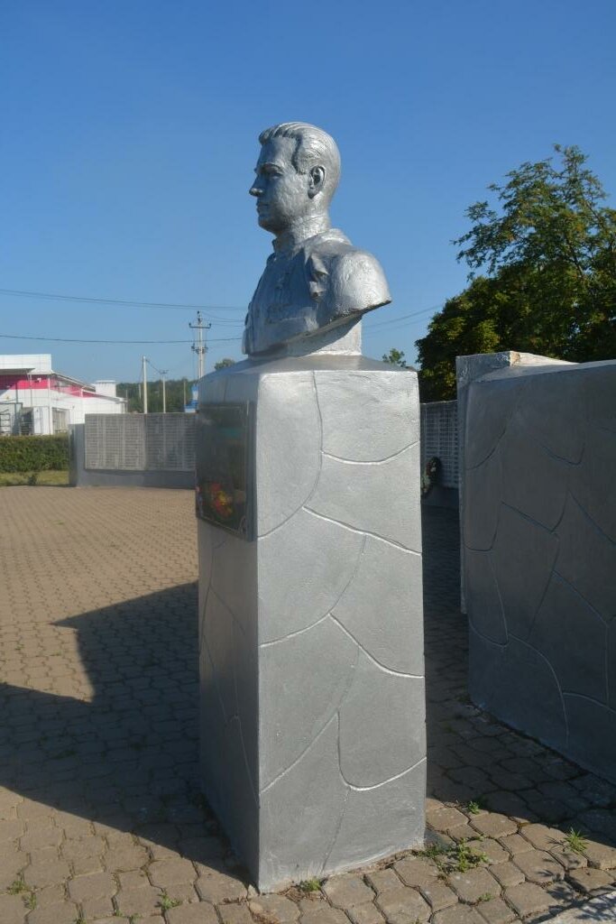 Anıt, heykel Бюст Дятлова А.И., Belgorodskaya oblastı, foto