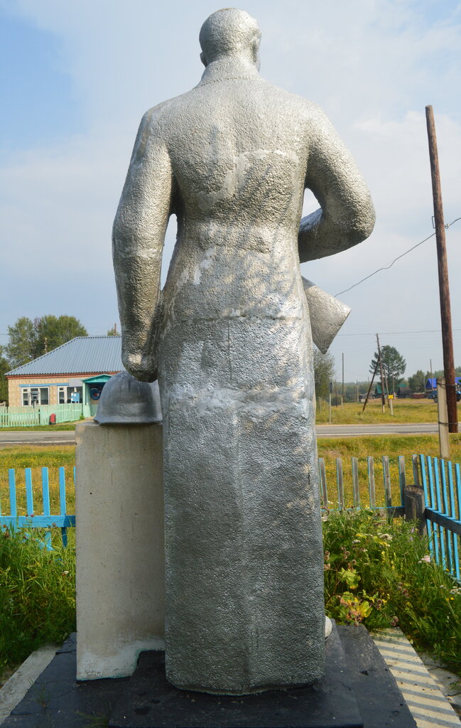 Anıt, heykel Солдат, Tomskaya oblastı, foto