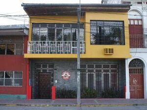 Flying Dog Hostels Iquitos (Departamento de Arequipa, Provincia de Arequipa, Distrito de Paucarpata, Calle Tarapacá), otel  Iquitos'tan