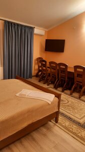 Chalet (Zheleznovodskaya ulitsa No:74, Mineralnye Vody), otel  Mineralniye Vodi'den