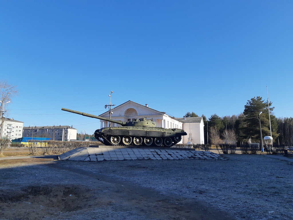Teknoloji anıtı Танк Т-72, Arhangelskaya oblastı, foto