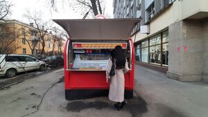 Red Dragon (Zhibek Zholy Avenue No:64), fast food  Almatı'dan