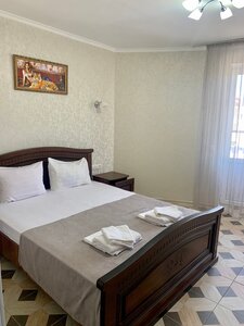 Artika (Zvyozdny proyezd No:8, selo Vityazevo), otel  Krasnodarski krayından