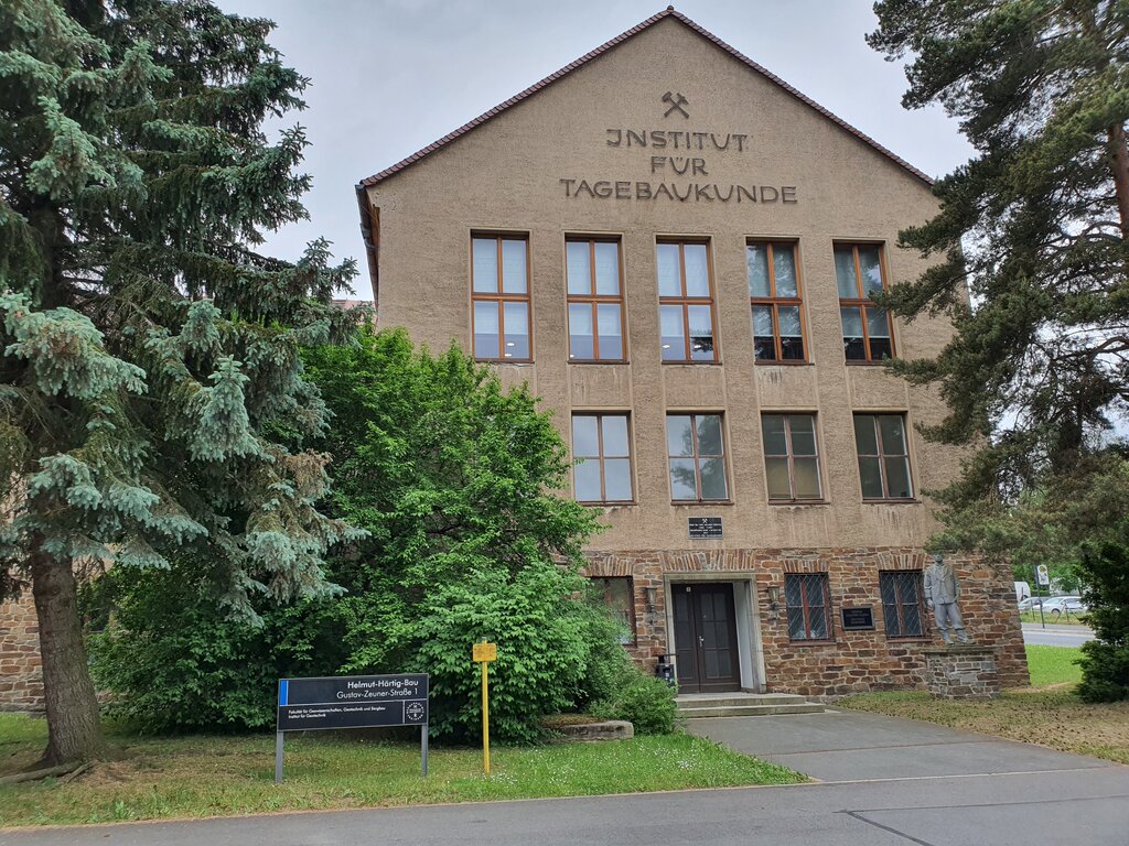 Üniversiteler Helmut-Härtig-Bau, Freiberg, foto