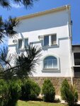 Villa Corfu (Морская улица No:62, село Поповка), otel  Kırım Cumhuriyeti'nden
