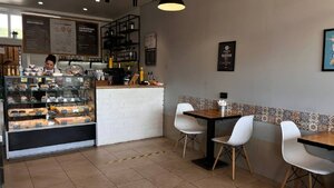 Ovals (Khleborobnaya ulitsa No:1, Ust-Dzheguta), kahve dükkanları  Ust‑Dgeguta'dan