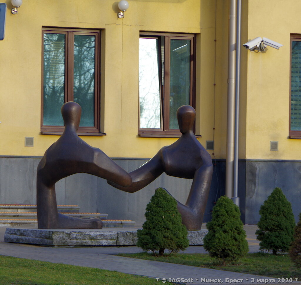 Park, sokak heykeli Диалог, Brest, foto