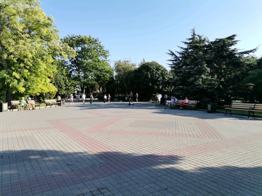 Dans salonları ve dans pistleri Tantsy na Primorskom Bulvare, Sevastopol, foto