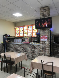 Chebureki il' Picca (ulitsa Mira No:79, posyolok gorodskogo tipa Ilskiy), fast food  Krasnodarski krayından