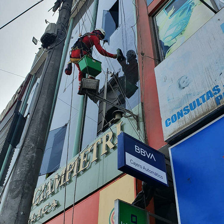 Temizlik şirketleri Difficult Access Works Peru Vertical, Lima, foto