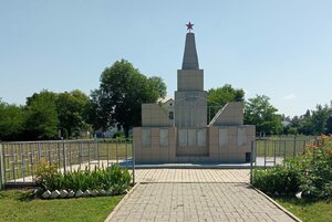 Братская могила 19 красноармейцев, погибших за власть Советов в годы гражданской войны (Krasnodar Territory, Belorechenskiy rayon, Shkolnenskoye selskoye poseleniye, selo Arkhipovskoye), anıt, heykel  Krasnodarski krayından