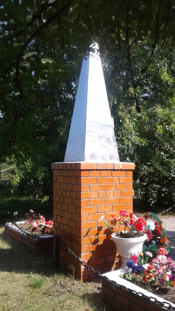 Anıt, heykel Монумент славы погибшим воинам в годы ВОВ, Tümen (Tiumenskaya) oblastı, foto