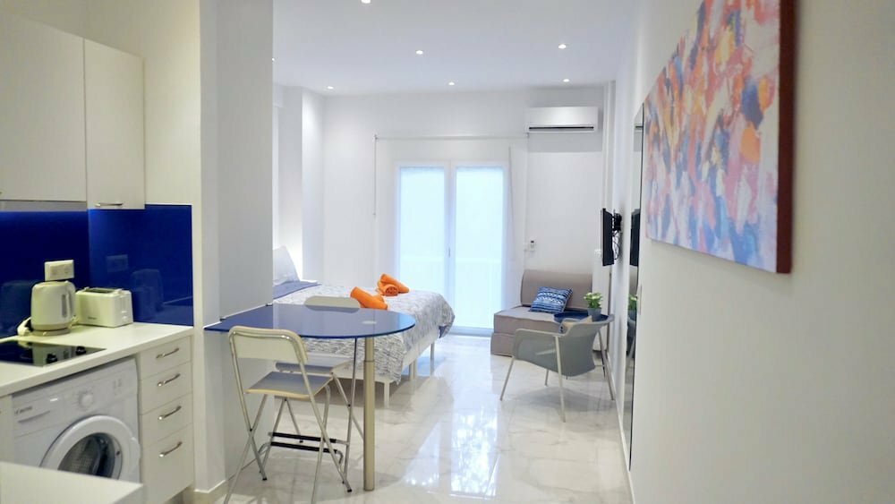 Otel Spacious Peaceful Studio with Garden Patio, Atina, foto