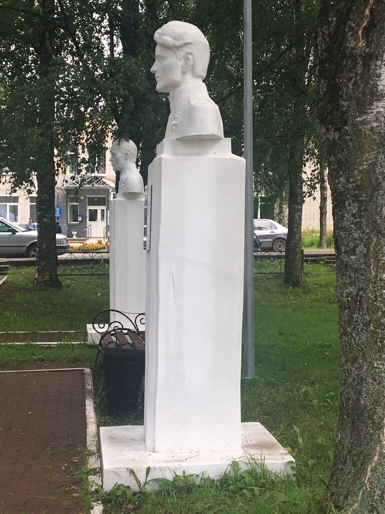 Anıt, heykel Бюст майор Н.В. Крюкова, Vologodskaya oblastı, foto