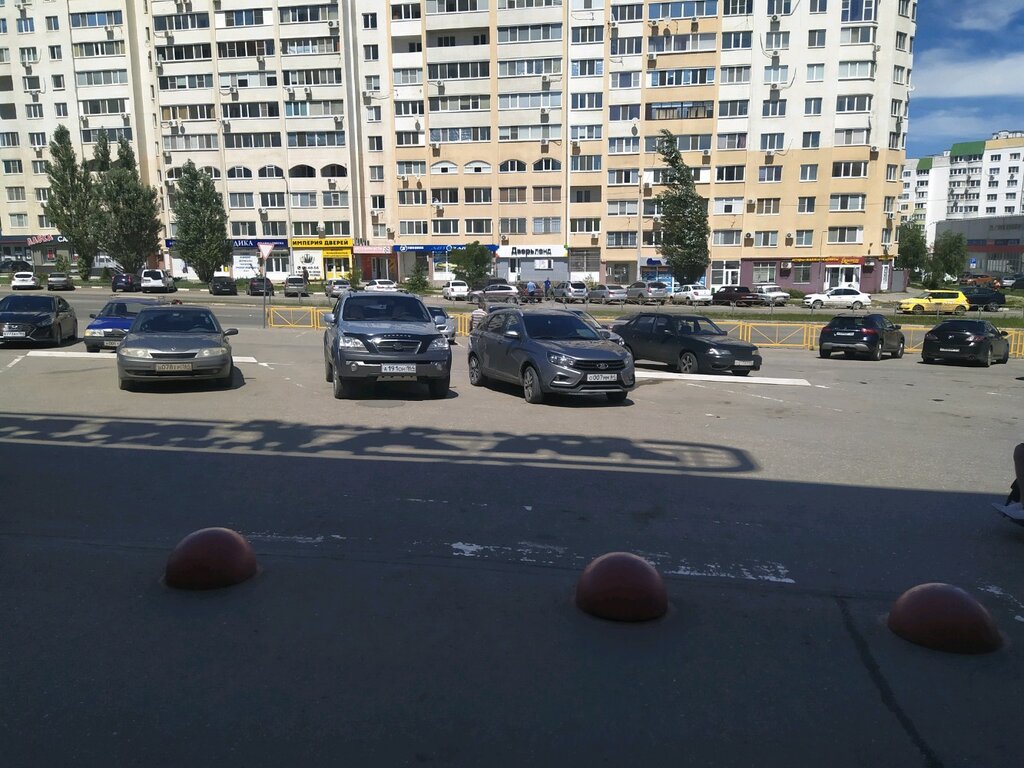Otoparklar Parking lot, Saratov, foto