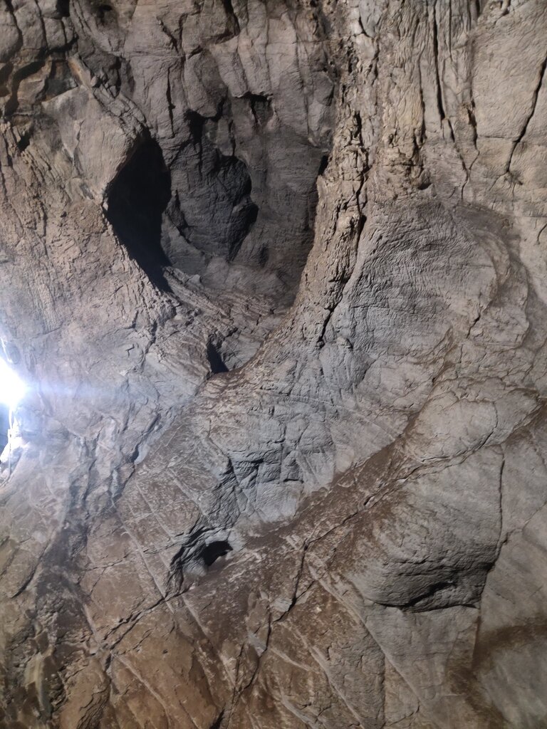 Kafe Tavdinslie Peshchery, Altayski krayı, foto