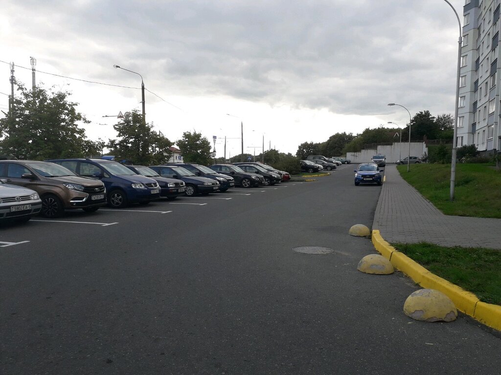 Otoparklar Автомобильная парковка, Minsk, foto