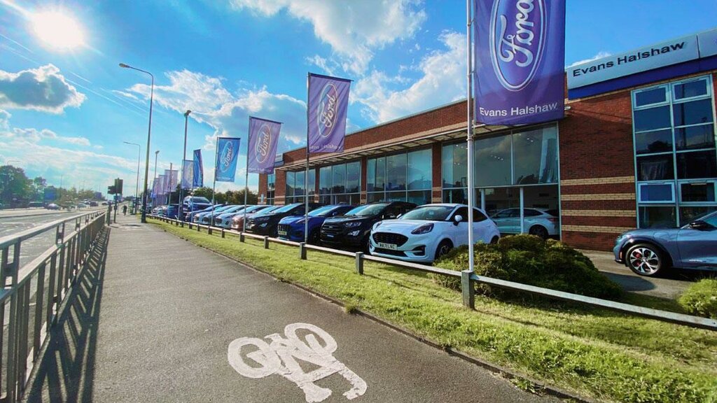 Otomobil satış galerileri Evans Halshaw Ford Ashton under Lyne, İngiltere, foto