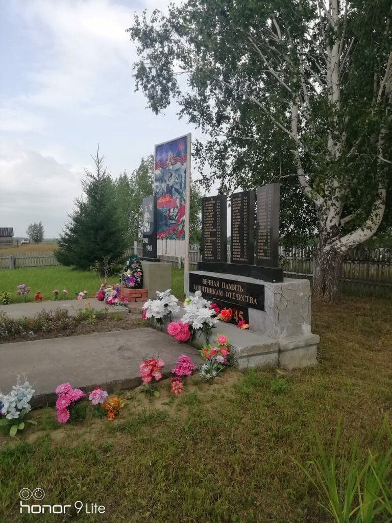 Anıt, heykel Односельчанам, павшим в годы Великой Отечественной войны, Tomskaya oblastı, foto