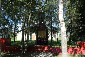 Воин-освободитель (Republic of Mordovia, Bolshebereznikovskiy rayon, selo Russkiye Naymany, Tsentralnaya ulitsa), anıt, heykel  Mordovya'dan