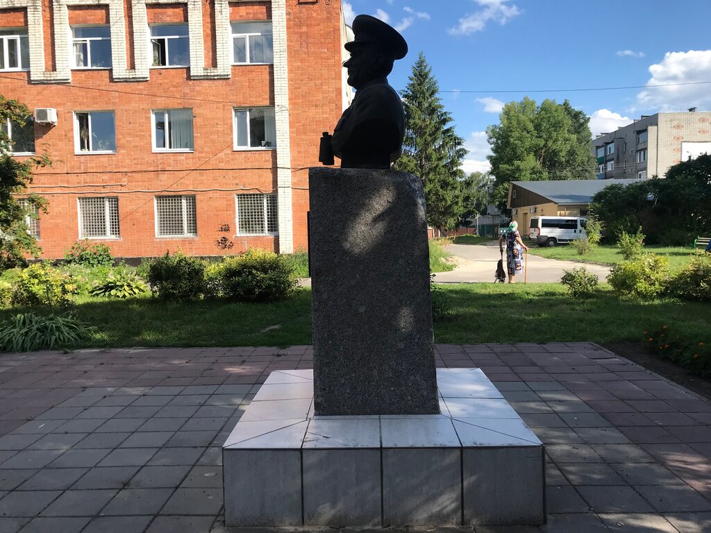 Anıt, heykel Бюст Герою Советского Союза, маршалу А.И. Еременко, Trubçevsk, foto