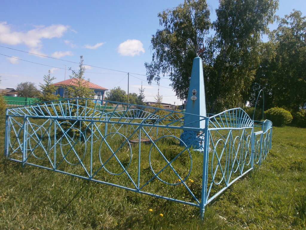 Anıt, heykel Мемориальное захоронение, Tümen (Tiumenskaya) oblastı, foto